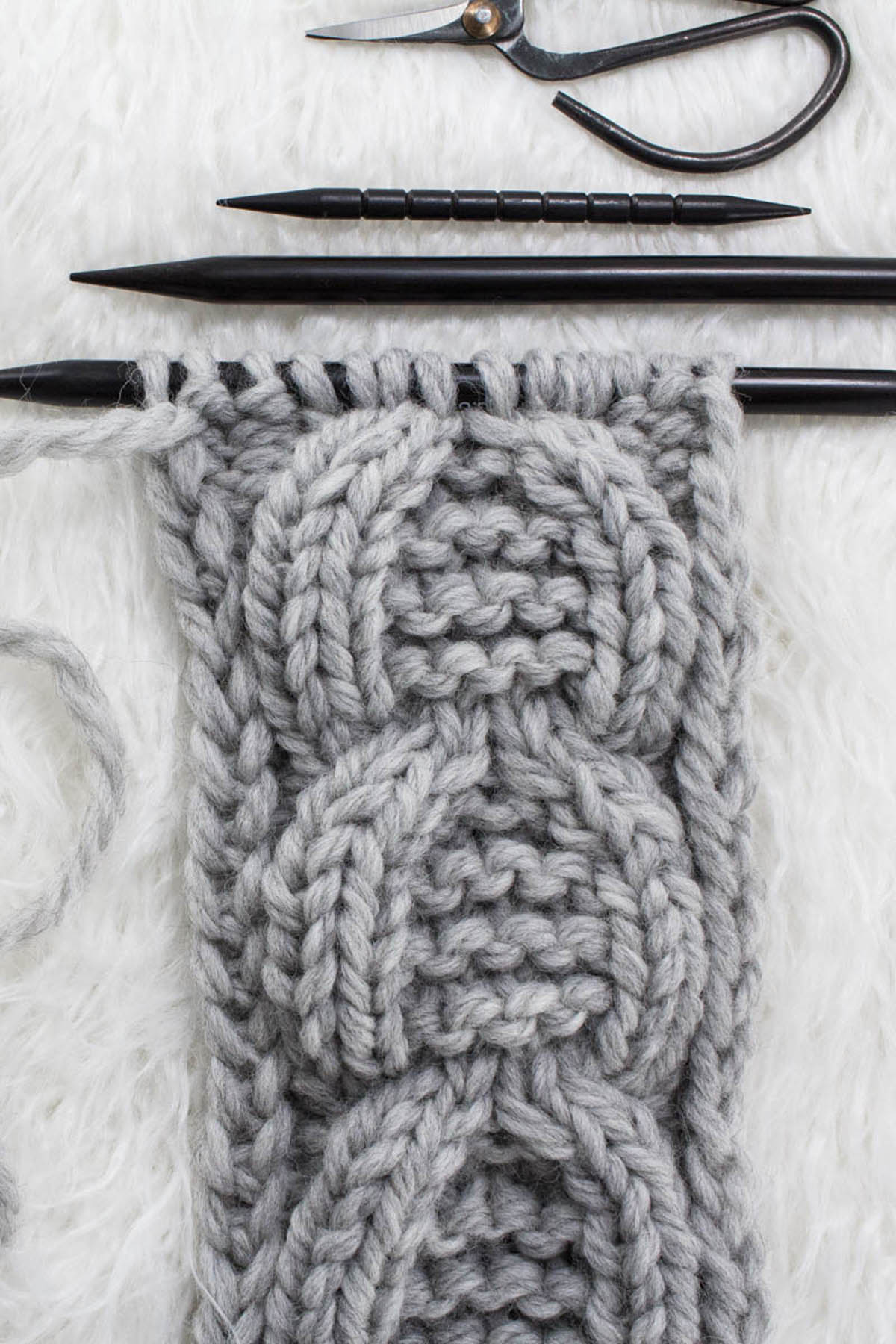 Garter Horseshoe Cable Knitting Stitch : Download it Here